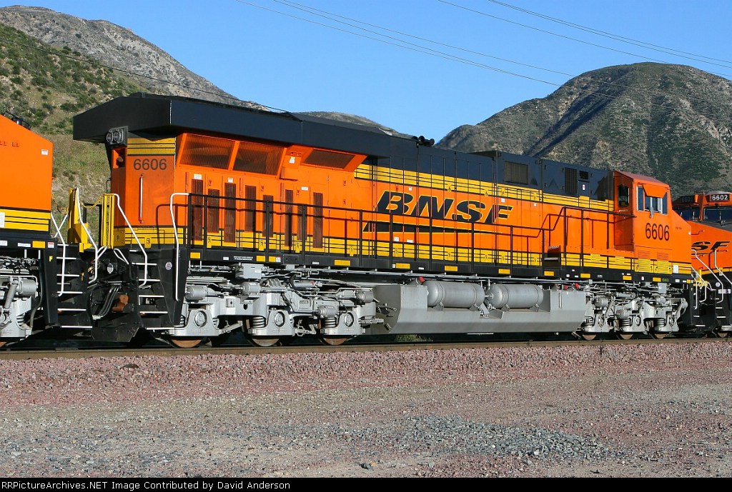 BNSF 6606